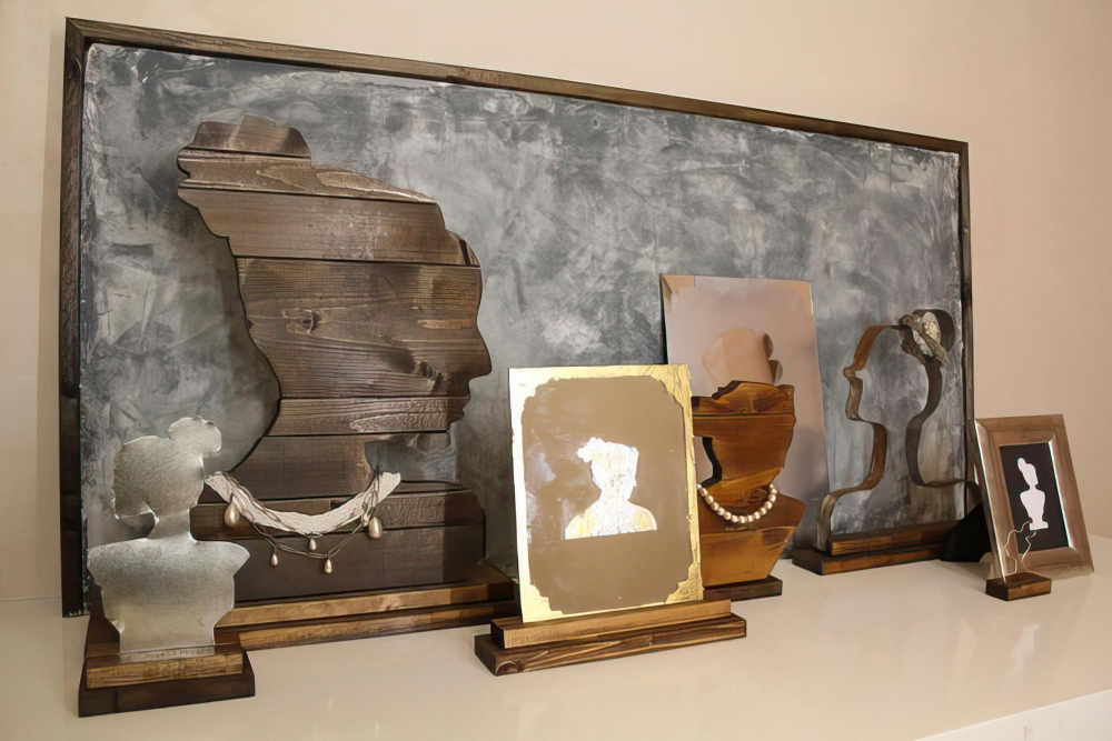 Ghid pentru decorarea pereților cu obiecte vintage sau tablouri rustice